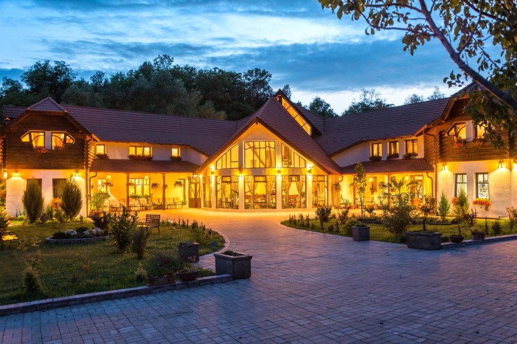 Top 10 pensiuni de la munte, cu jacuzzi încălzit, pentru o relaxare ...