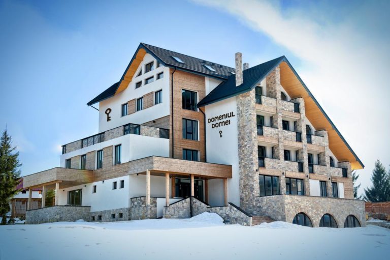 Top 10 pensiuni de poveste din România, cu piscină interioară și spa la ...