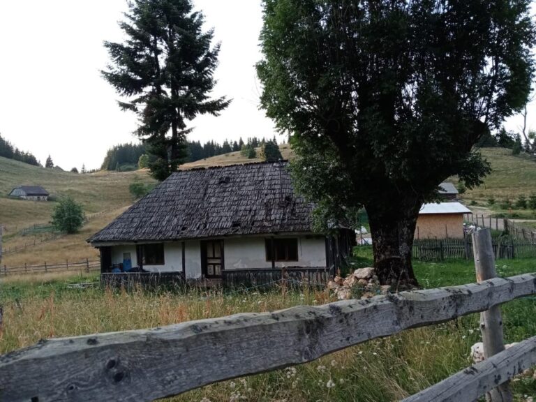 Tot ce vrei să știi despre Fundata: unde te cazezi, obiective turistice ...