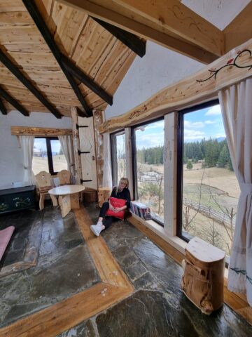 Top 10 cabane inedite, de vis, pentru o vacanță de poveste în doi
