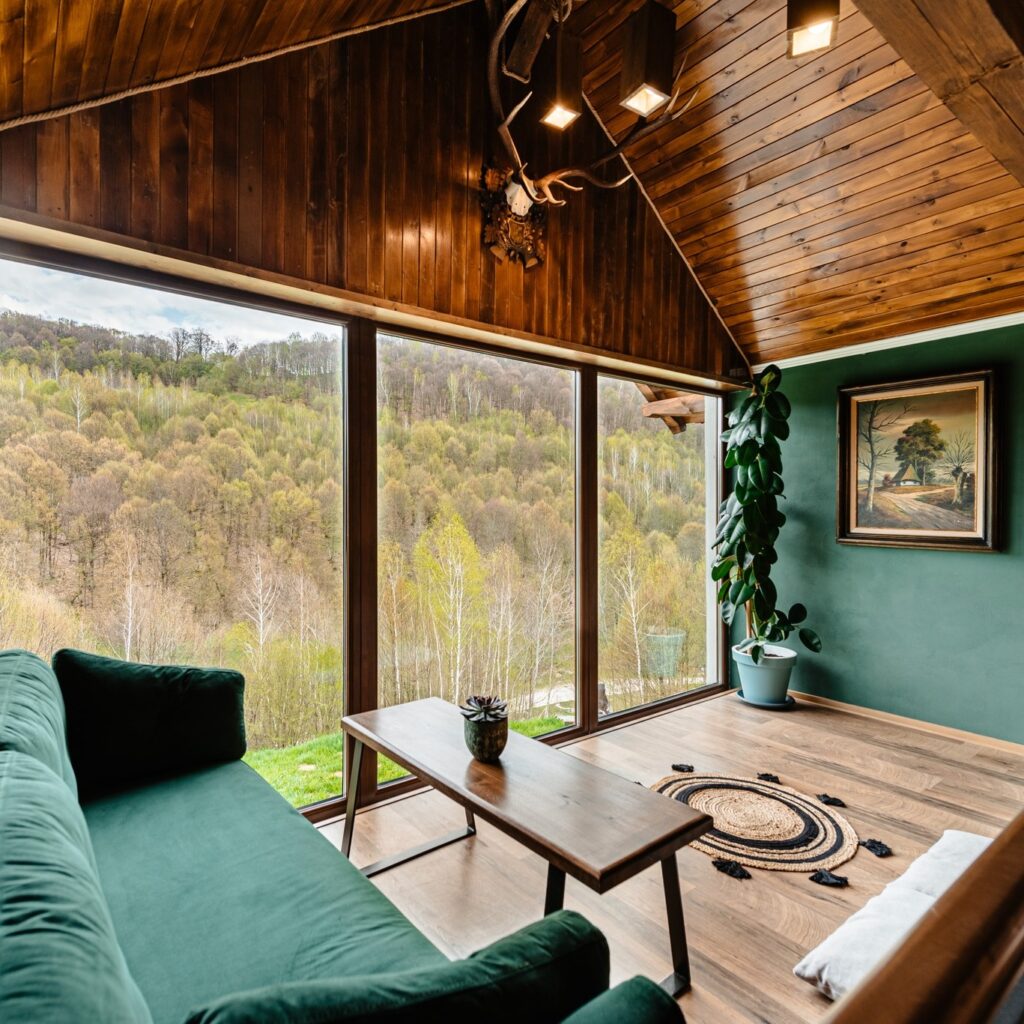 Top 10 cabane neștiute, din România, cu piscină exterioară, pentru vara ...