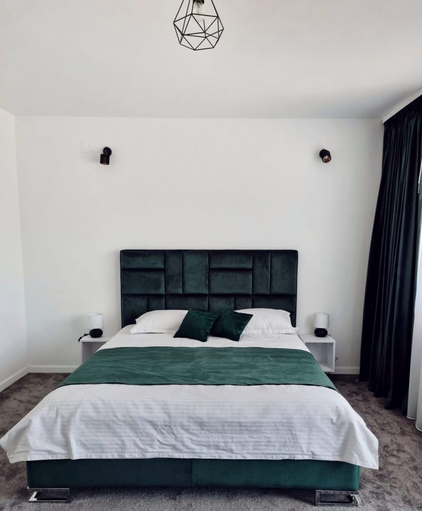 Top 10 cabane neștiute, din România, cu piscină exterioară, pentru vara ...